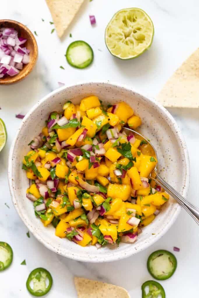Spicy Mango Salsa Recipe {5 Ingredients!} | Simply Quinoa