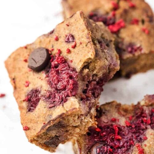 Raspberry Chocolate Chip Protein Bars - Simply Quinoa
