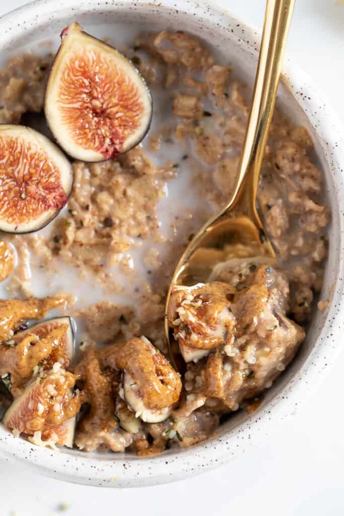 Fig & Almond Butter Oatmeal {Vegan & GF} - Simply Quinoa