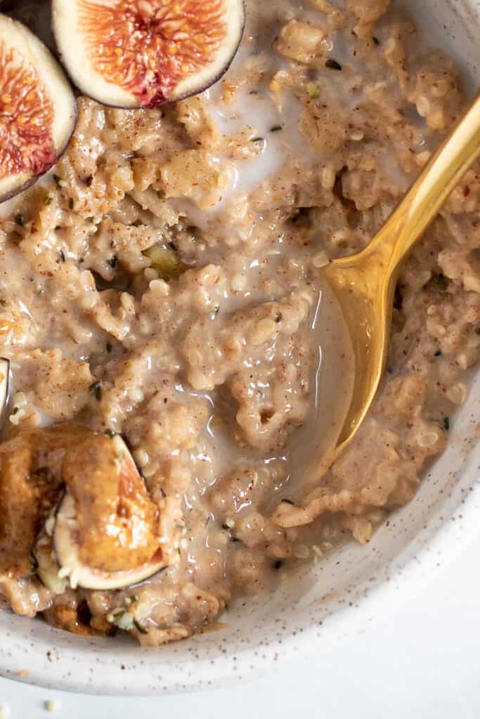 Fig & Almond Butter Oatmeal {Vegan & GF} - Simply Quinoa
